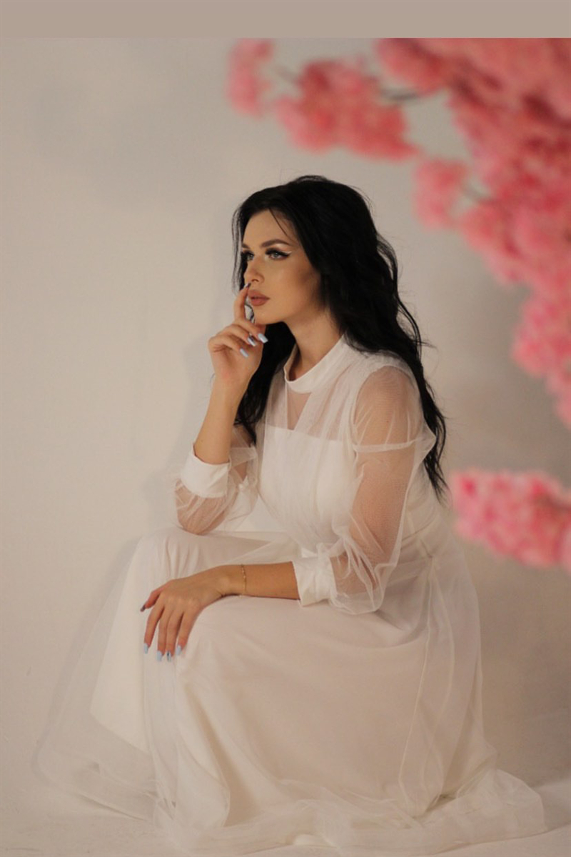 Charming Darya (25 y.o.) from Warsaw with Black hair - ID 719654 | LadaDate