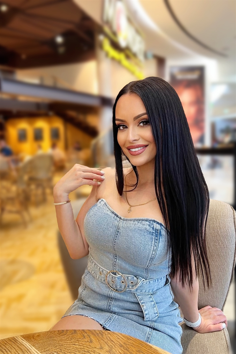 Czech girl Elena from Prague with Dark Brown hair 30yo - ID 913948 ...