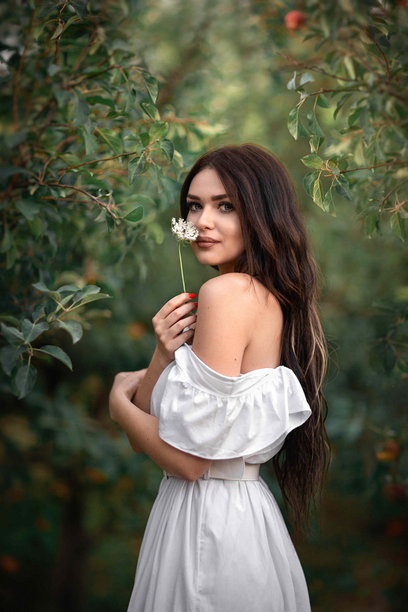Charming Darya (26 y.o.) from Warsaw with Black hair - ID 719654 | LadaDate