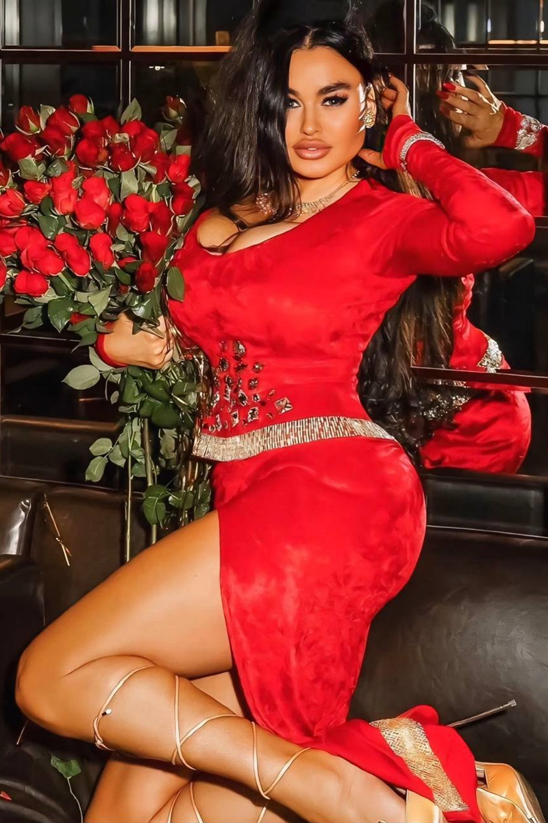 Charming Sandra (44 y.o.) from Riga with Dark Brown hair - ID 919951 | LadaDate