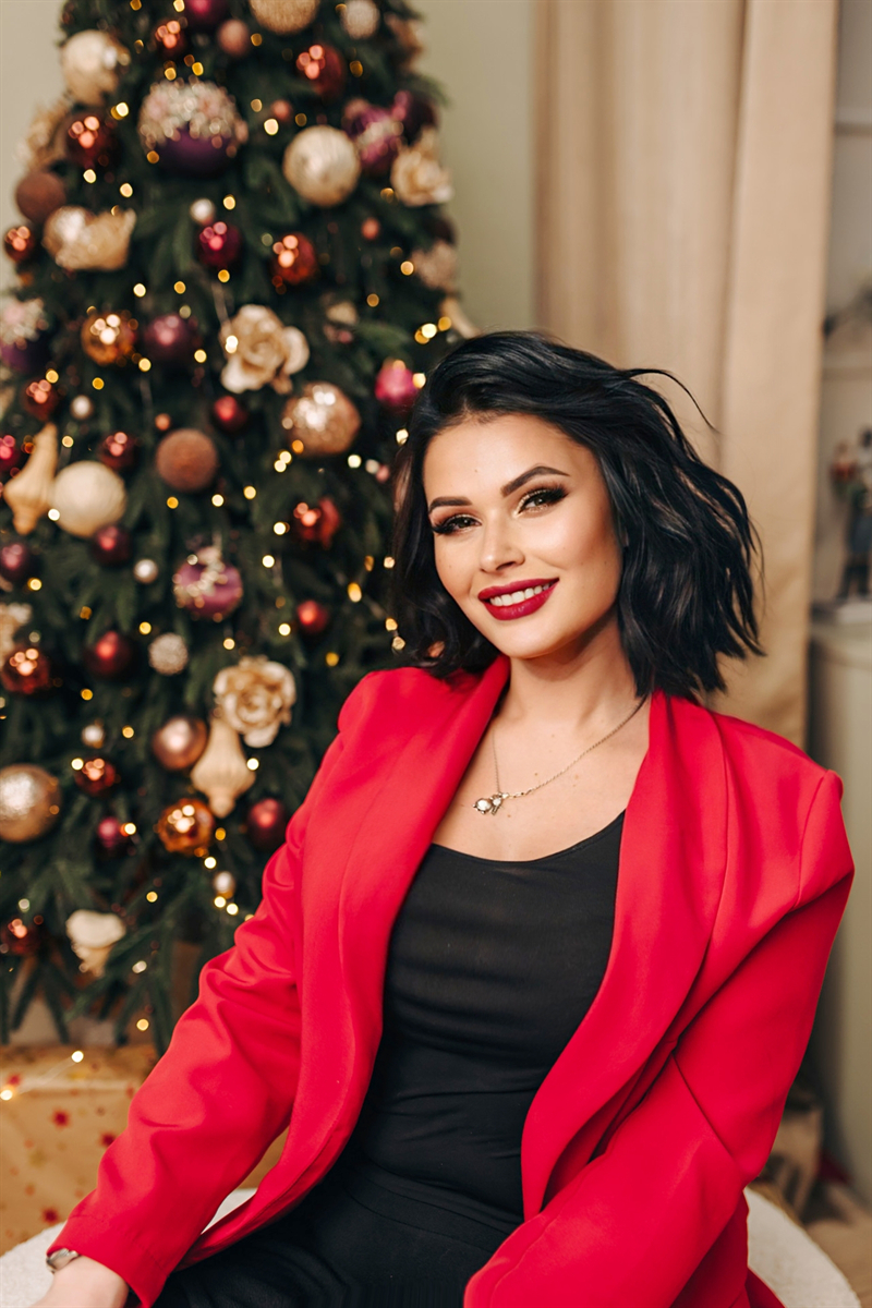 Wonderful Vladislava (31 y.o.) from Khmelnytskyi with Dark Brown hair ...