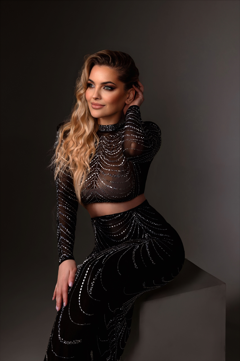 Cute Anna (32 y.o.) from Kiev with Blonde hair - ID 440909 | LadaDate