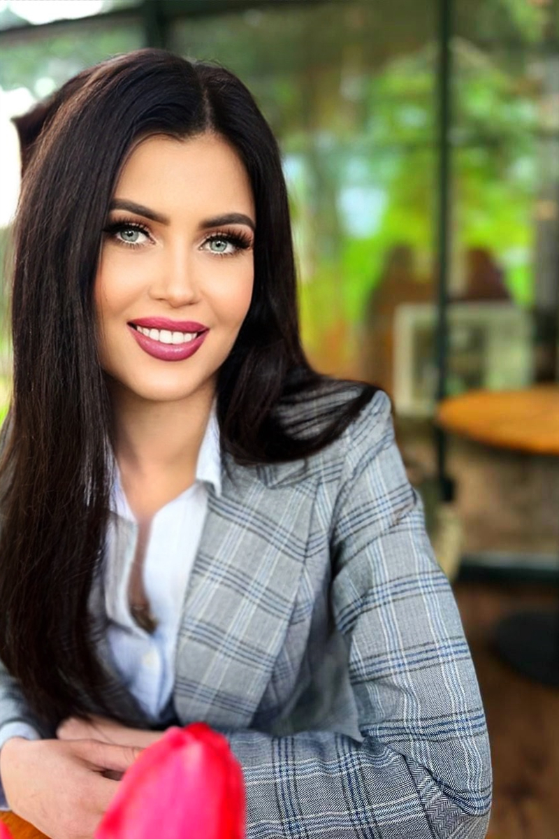 Wonderful Neonila (42 y.o.) from Poltava with Dark Brown hair - ID 356757 | LadaDate