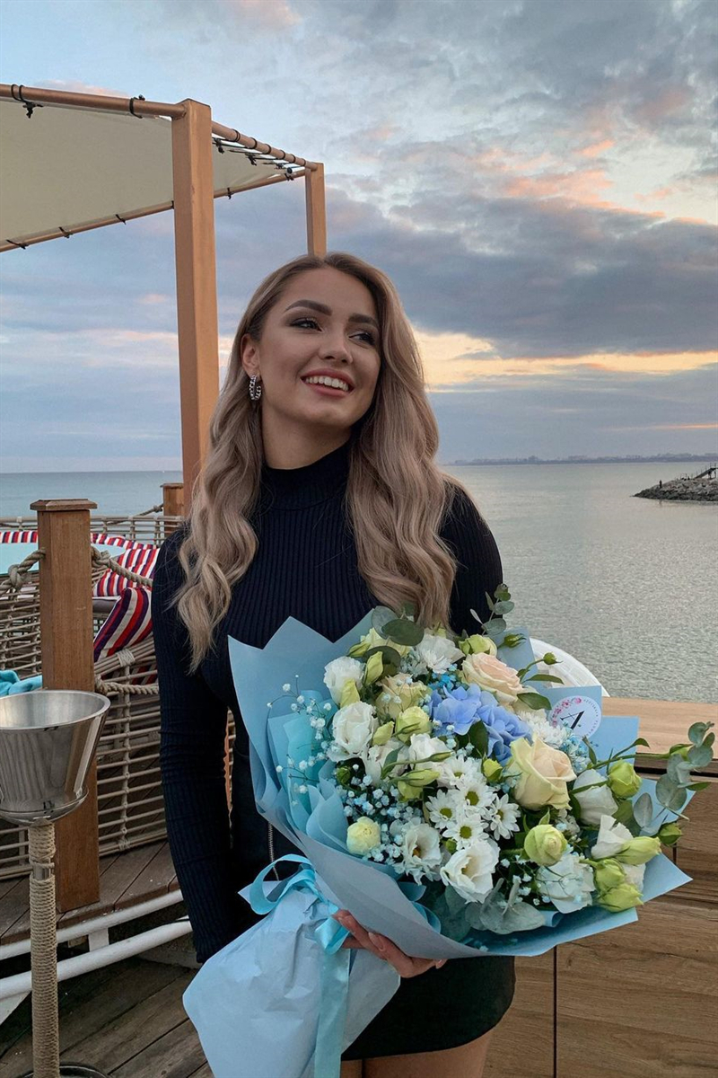 Beautiful Alina (25 y.o.) from Paris with Red hair - ID 131823 | LadaDate