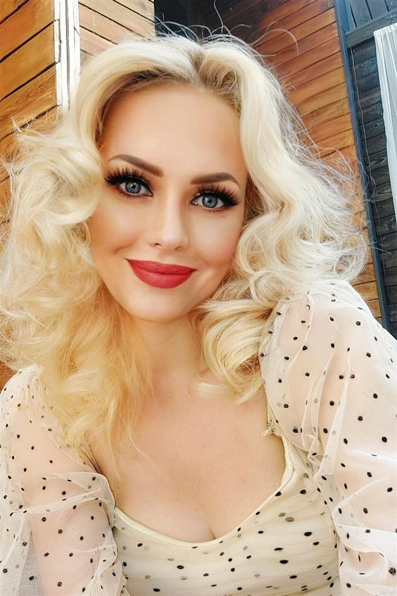 Beautiful Alena (37 y.o.) from Kiev with Blonde hair - ID 143574 | LadaDate