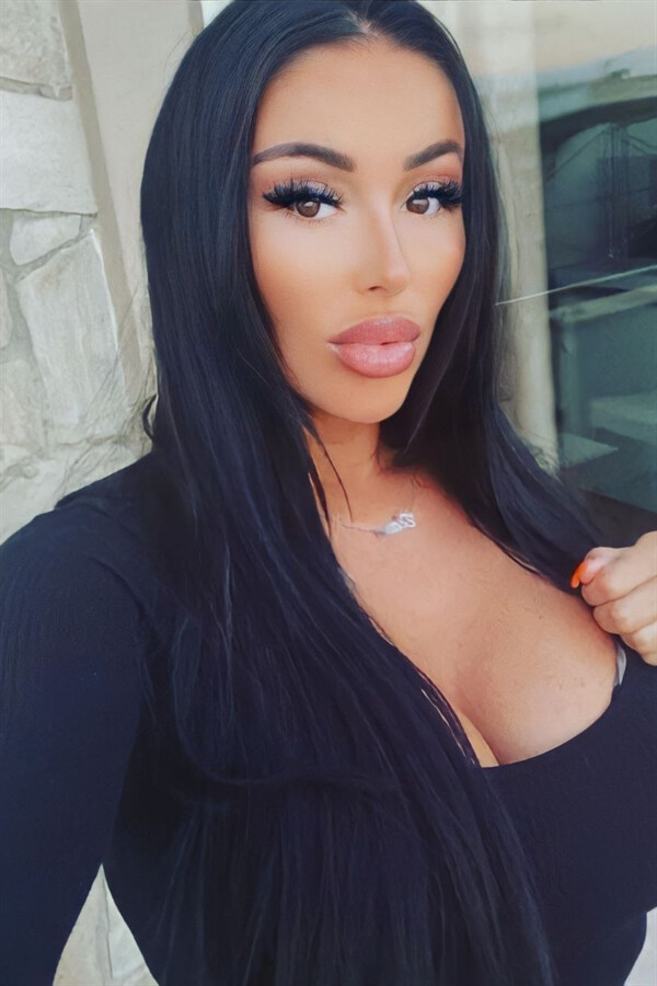 Beautiful Bettina (31 y.o.) from San Francisco with Black hair - ID 663807 | LadaDate