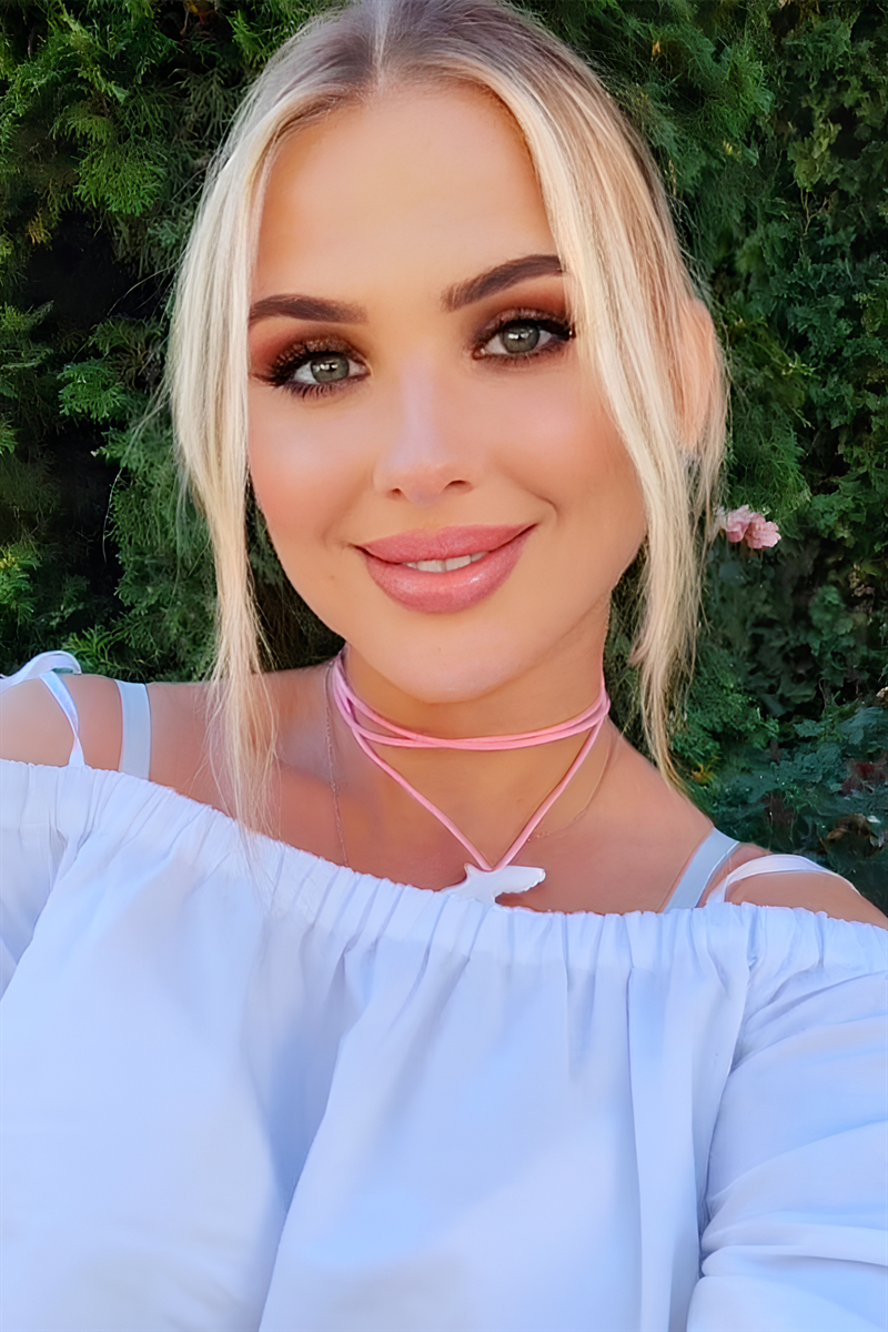 Gorgeous Vera (34 y.o.) from Dnipro with Dark Brown hair - ID 254213 ...