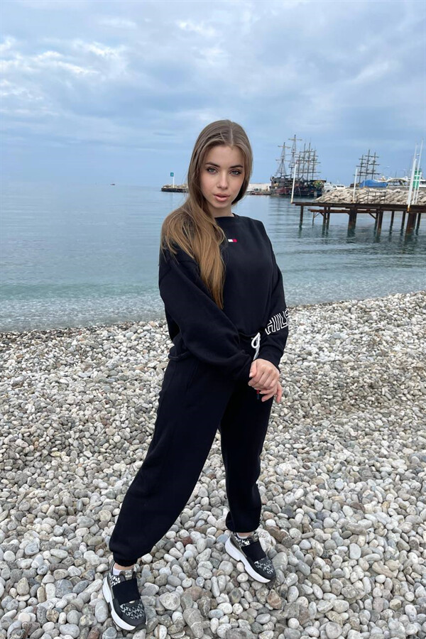 Charming Alina (25 y.o.) from Kiev with Black hair - ID 158783 | LadaDate