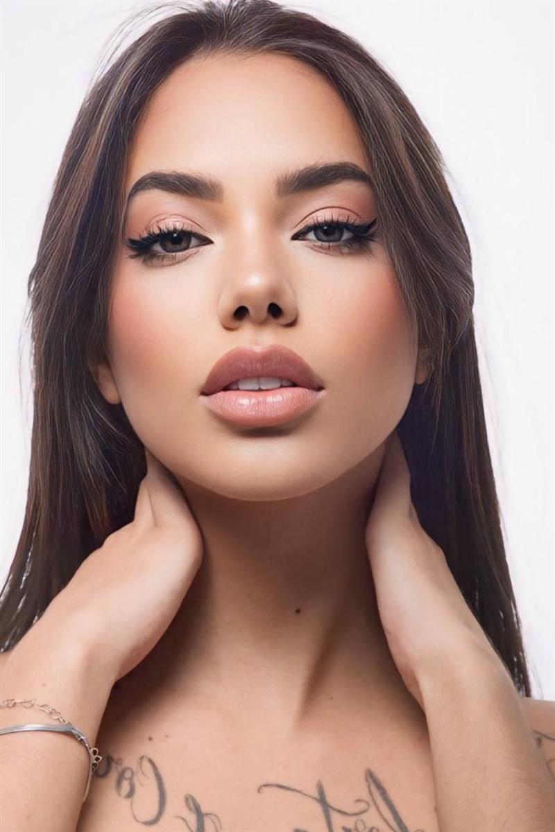 Brazilian single woman Maria Eduarda from São Paulo with Dark Brown ...