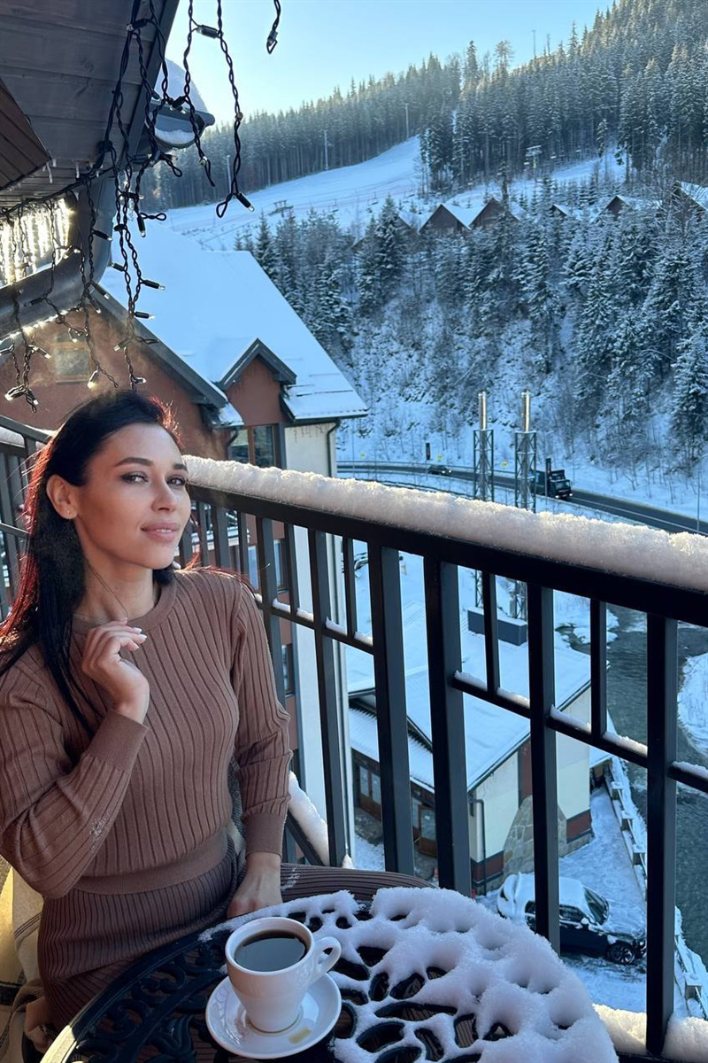 Wonderful Iryna (38 y.o.) from Ivano-Frankovsk with Dark Brown hair - ID 546080 | LadaDate