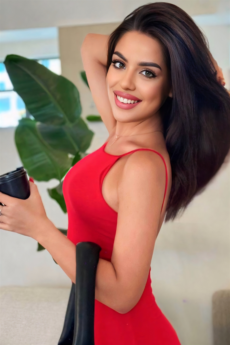 Gorgeous Alina (25 y.o.) from Paris with Dark Brown hair - ID 235119 ...