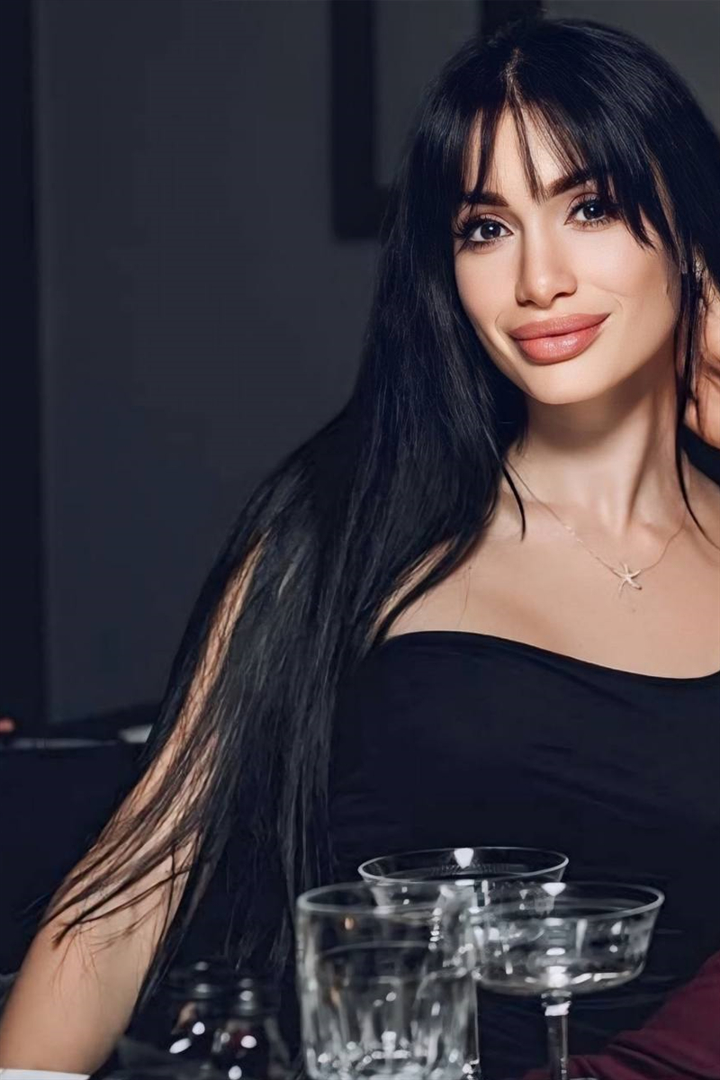 Gorgeous Elena (31 y.o.) from Odesa with Black hair - ID 901673 | LadaDate