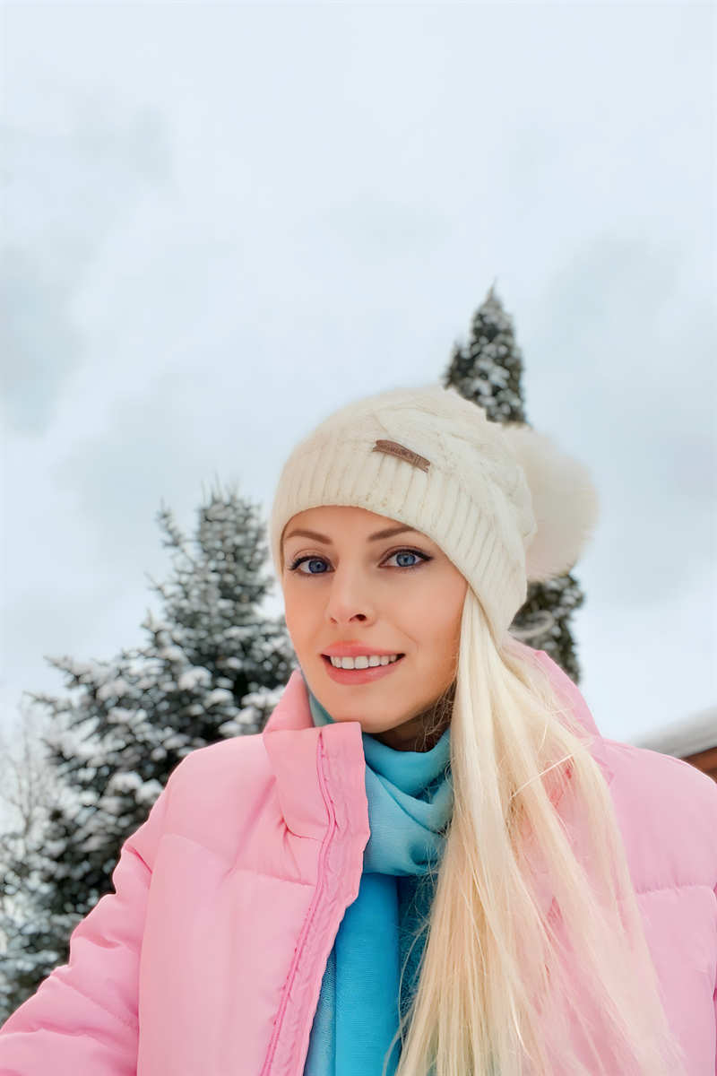 Beautiful Victoria (49 y.o.) from Milan with Blonde hair - ID 422202 ...