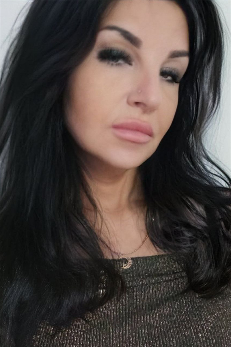 Beautiful Victoria (56 y.o.) from Sanok with Black hair - ID 452470 | LadaDate