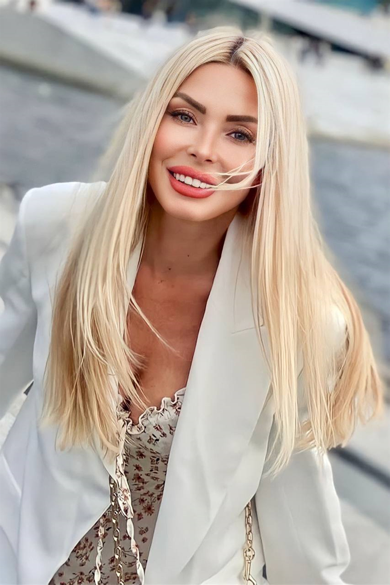 Charming Victoria (45 y.o.) from Cannes with Blonde hair - ID 407032 ...