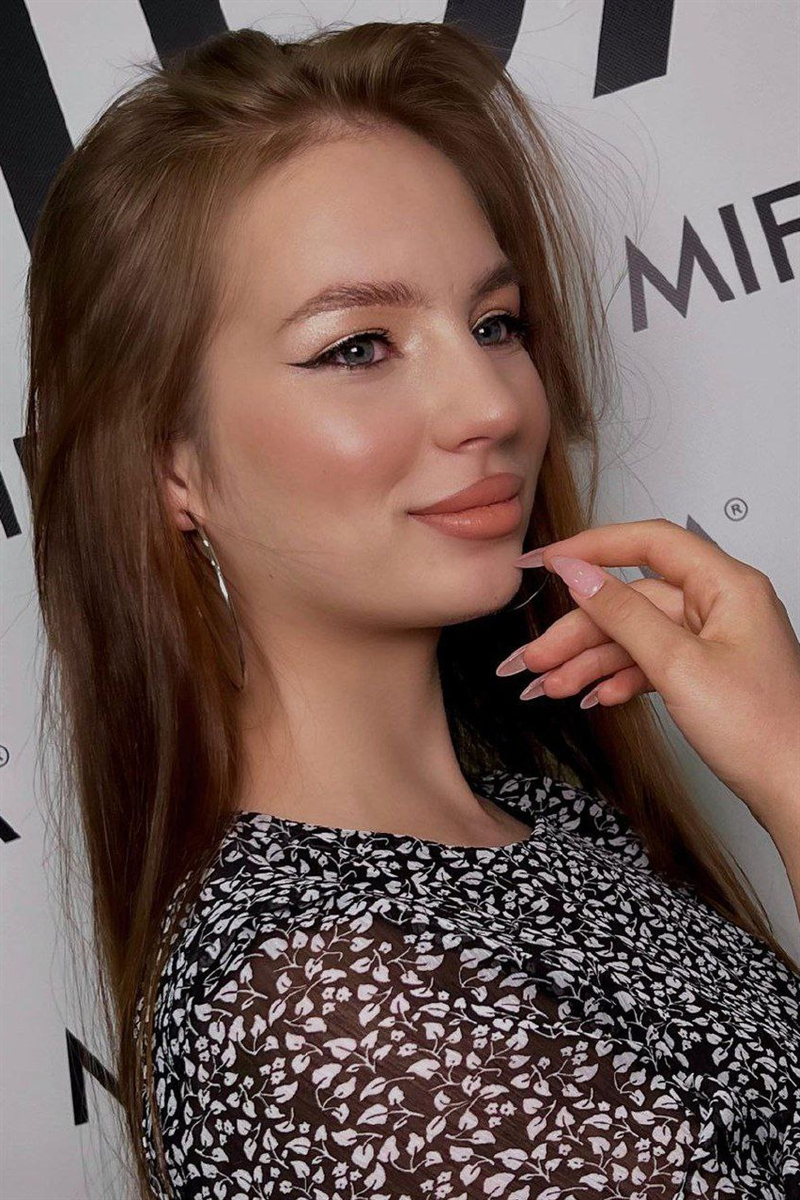 Beautiful Bogdana 21 Y O From Cherkassy With Dark Brown Hair Id