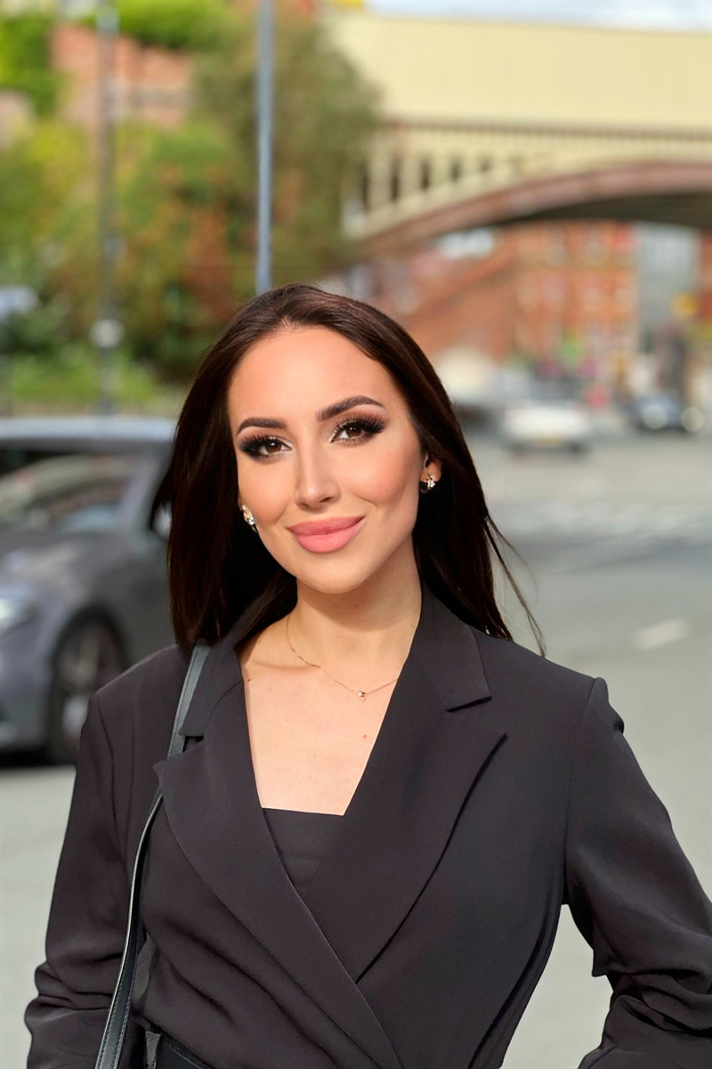 Beautiful Daryna (27 y.o.) from Manchester with Dark Brown hair - ID ...