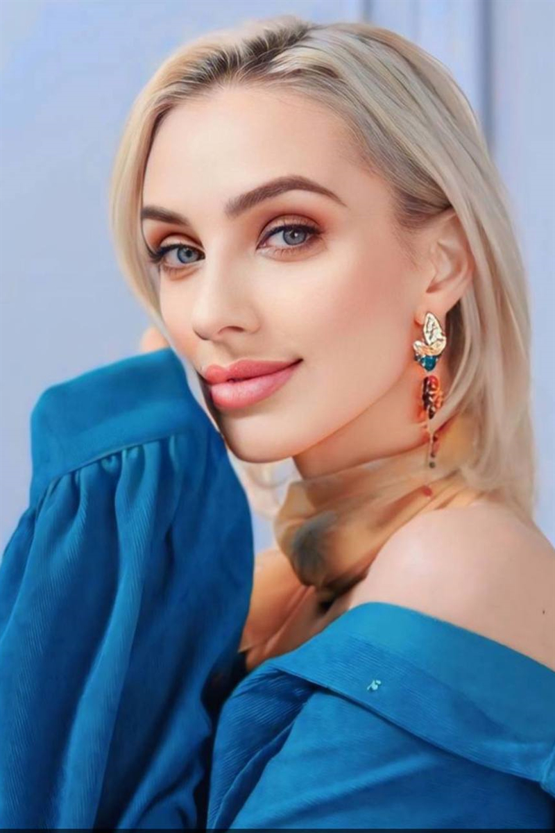 Charming Irina (36 y.o.) from London with Blonde hair - ID 903361 | LadaDate