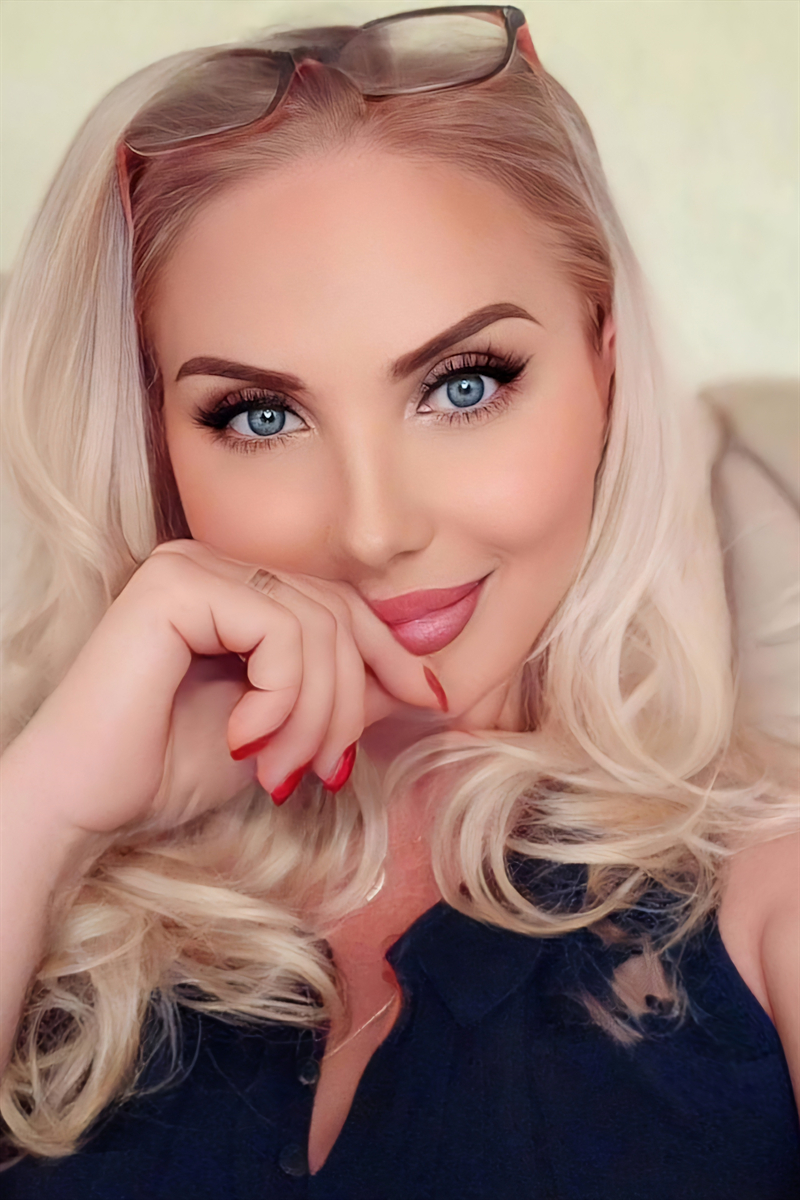 Beautiful Nataliia (55 y.o.) from Kusadasi with White Grey hair - ID ...