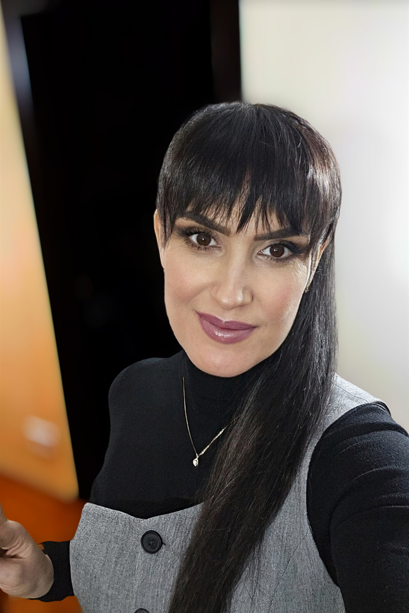 Charming Elena (50 y.o.) from San Diego with Dark Brown hair - ID ...