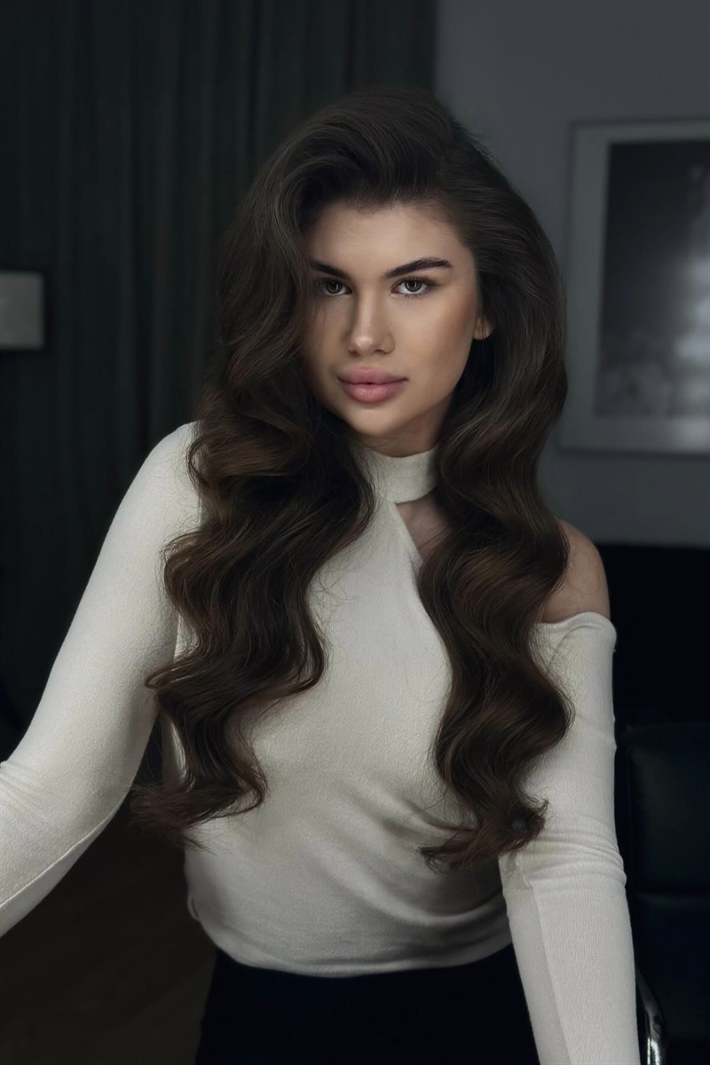 Gorgeous Daria (22 y.o.) from Kiev with Dark Brown hair - ID 472414 ...