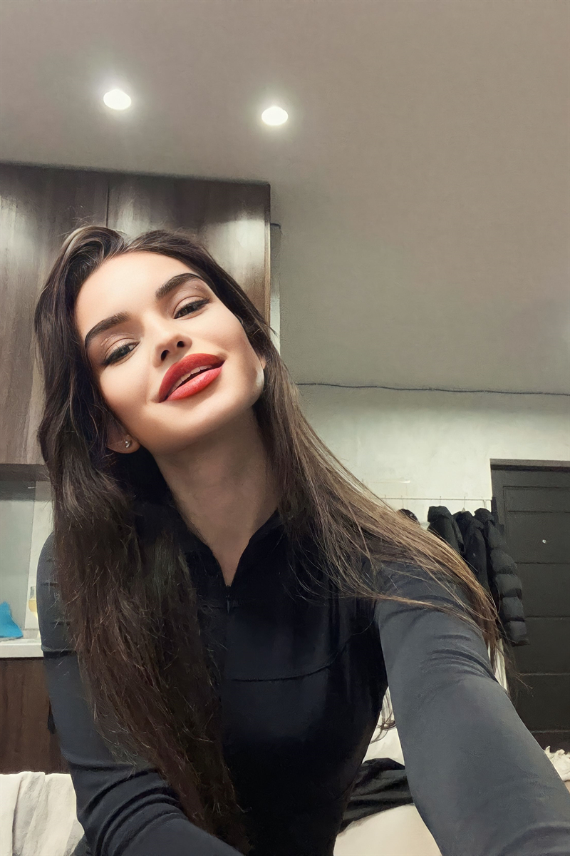 Cute Alina (21 y.o.) from Kiev with Black hair - ID 413368 | LadaDate