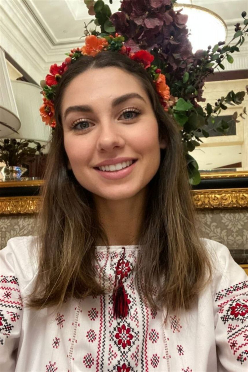 Charming Victoria (28 y.o.) from Kiev with Dark Brown hair - ID 995151 ...