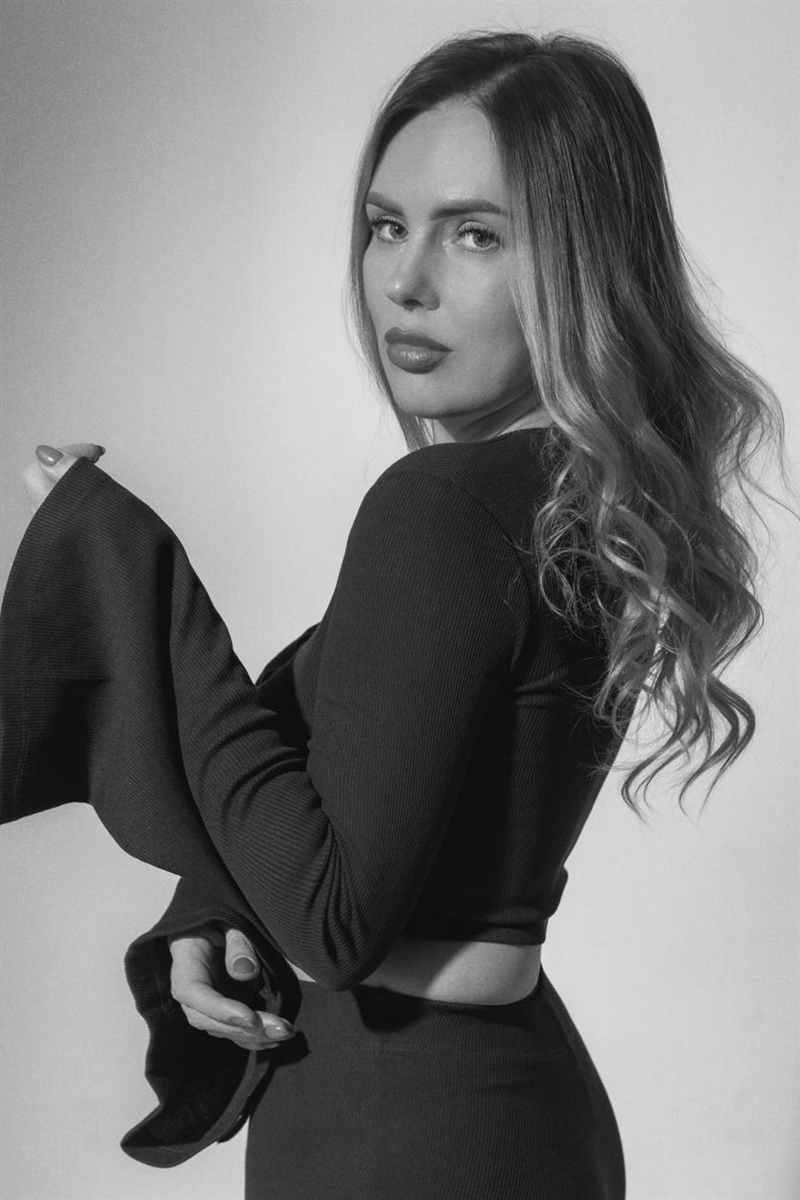 Charming Irina (39 y.o.) from Ottawa with Blonde hair - ID 947851 ...