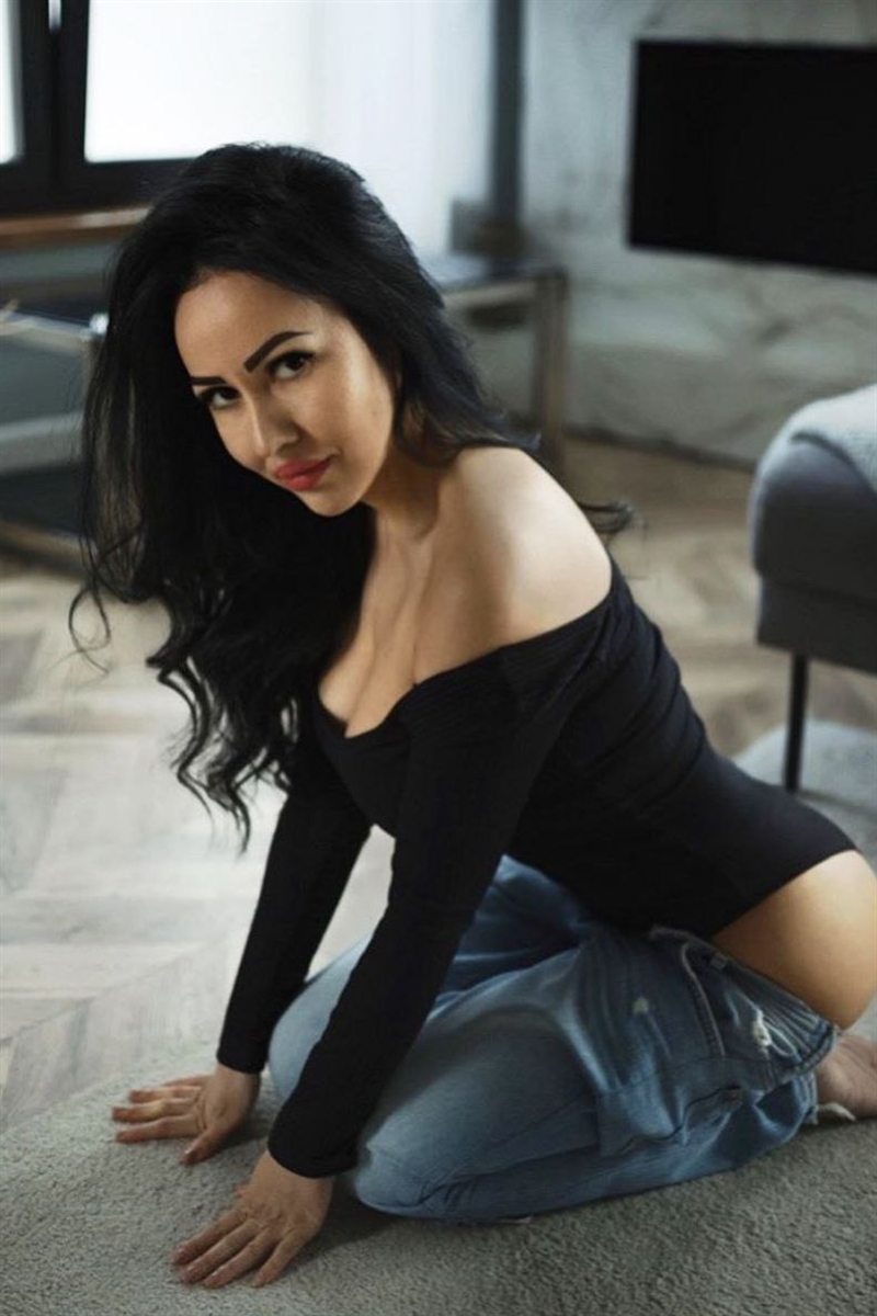 Wonderful Anastasia (36 y.o.) from Kiev with Black hair - ID 331631 | LadaDate