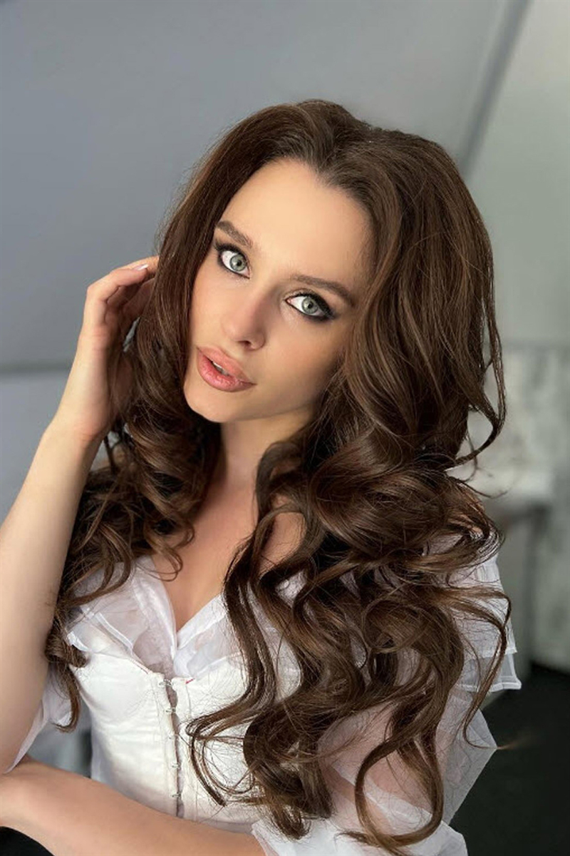 Beautiful Olga (25 y.o.) from Bender with Dark Brown hair - ID 682467 ...