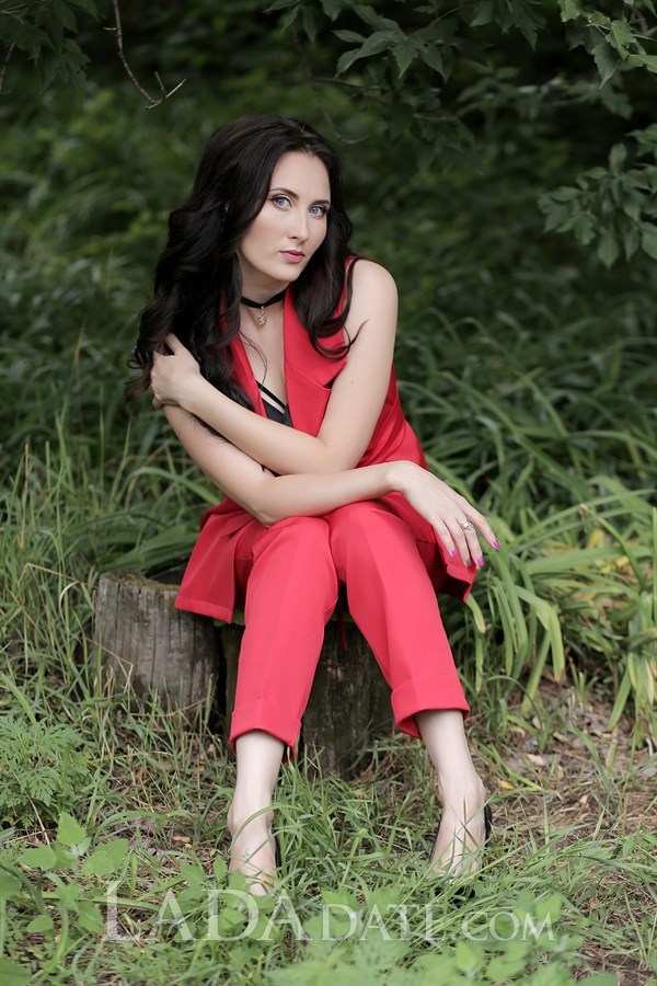Gorgeous Darya (33 y.o.) from Konstantinovka with Dark Brown hair - ID ...