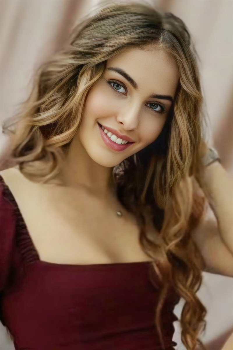 Dating a german girl Varvara from Berlin with Light Brown hair 20yo ...