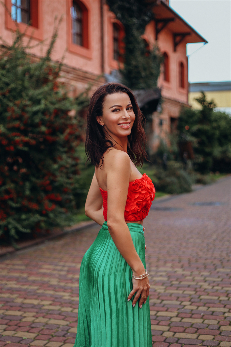 Beautiful Natalia (44 y.o.) from Milan with Dark Brown hair - ID 318201 ...