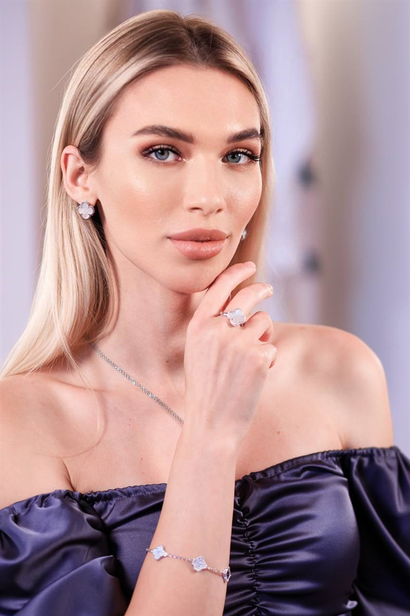 Beautiful Alina (29 y.o.) from Kiev with Blonde hair - ID 880485 | LadaDate