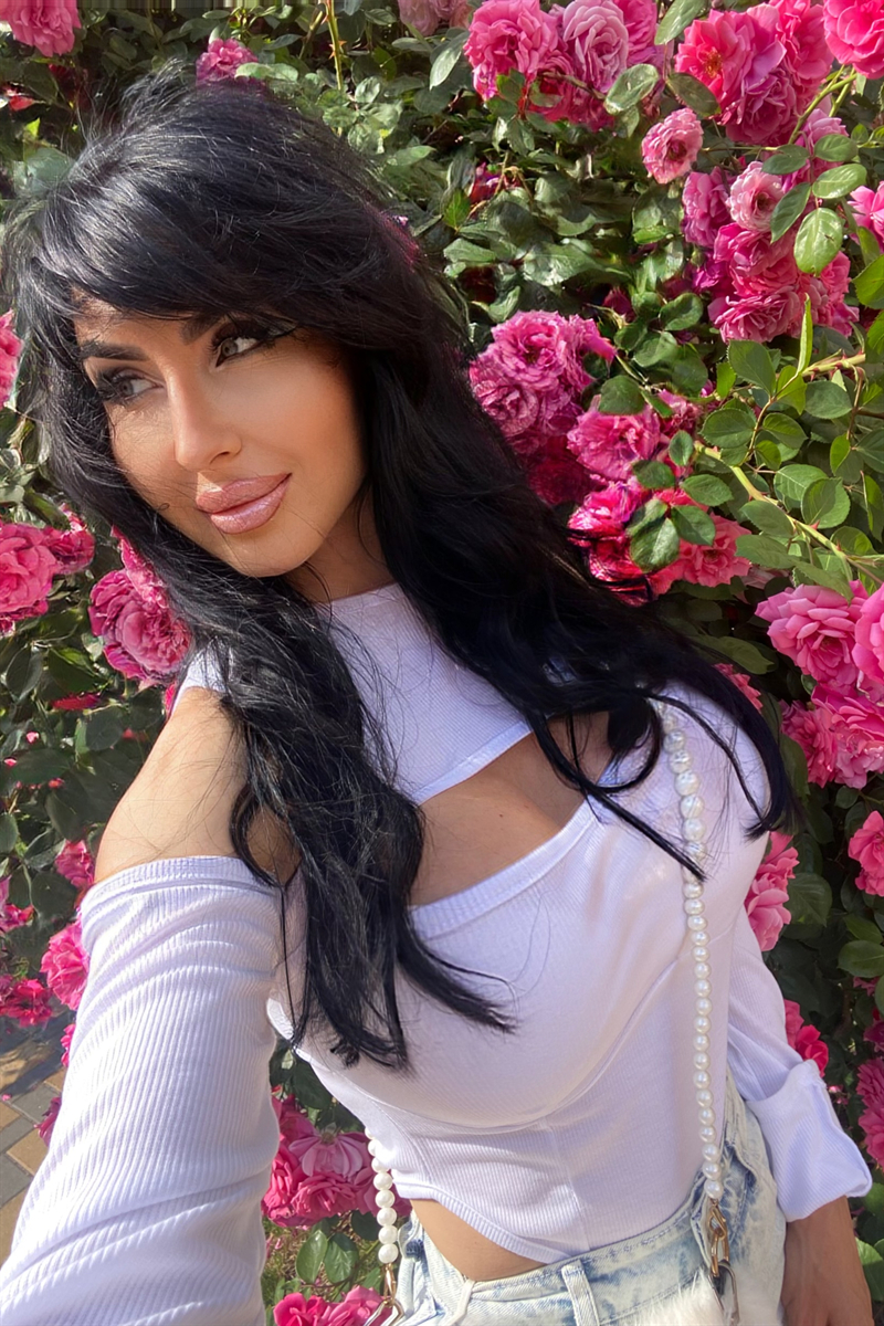 Charming Iuliia (44 y.o.) from Kiev with Black hair - ID 690035 | LadaDate