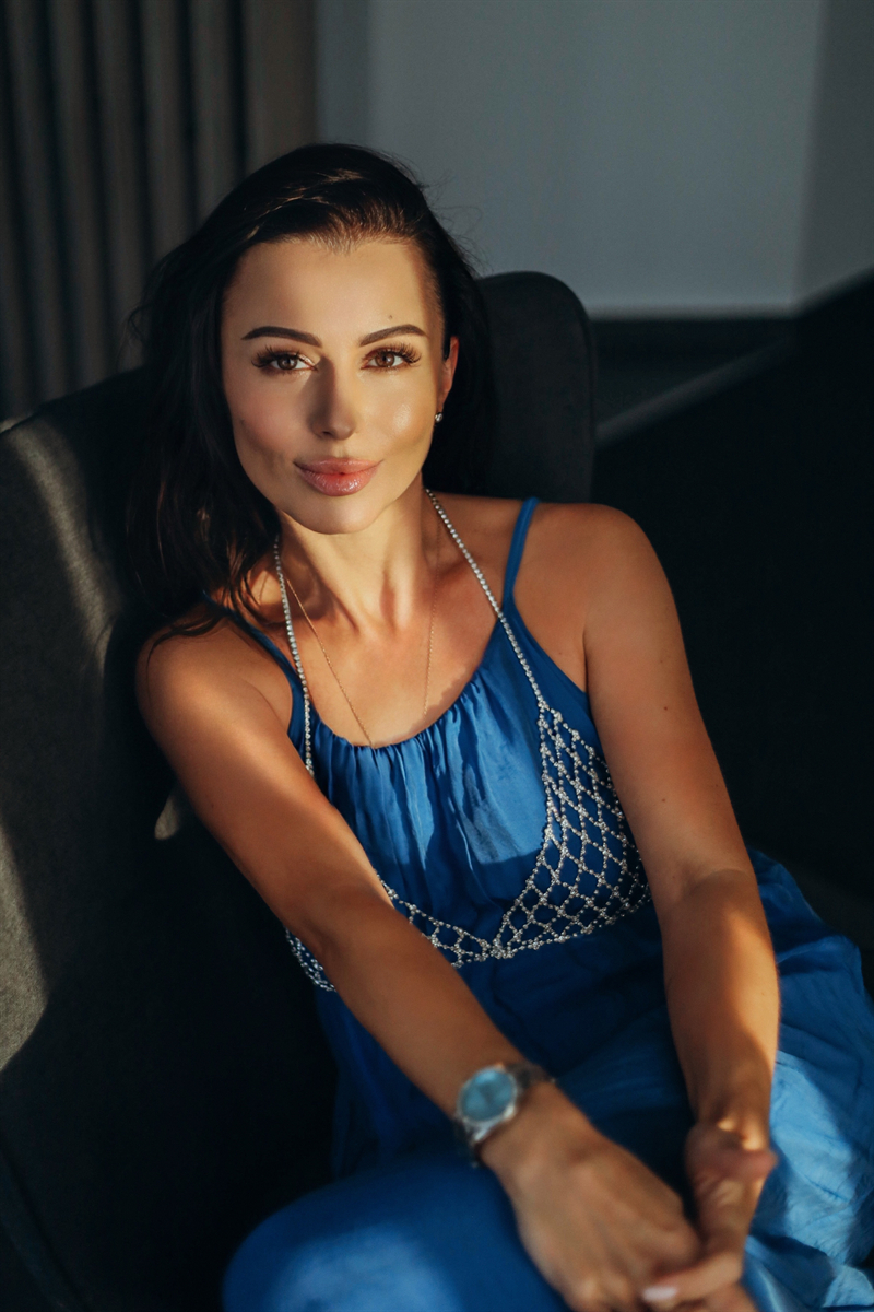 Beautiful Natalia (44 y.o.) from Milan with Dark Brown hair - ID 318201 ...