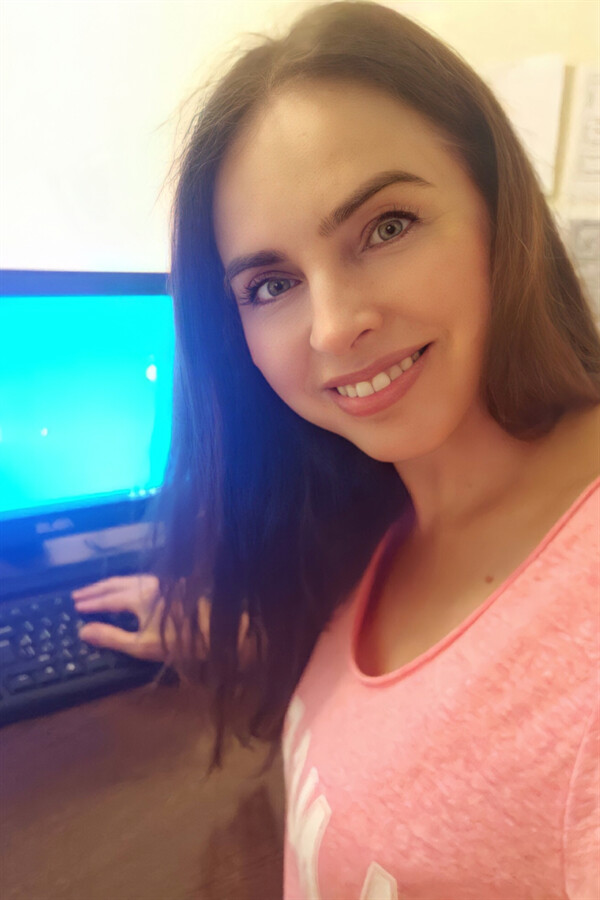 Magnifique Irina (55 ans) de Kiev avec aux cheveux Brunette - ID 435641 | LadaDate