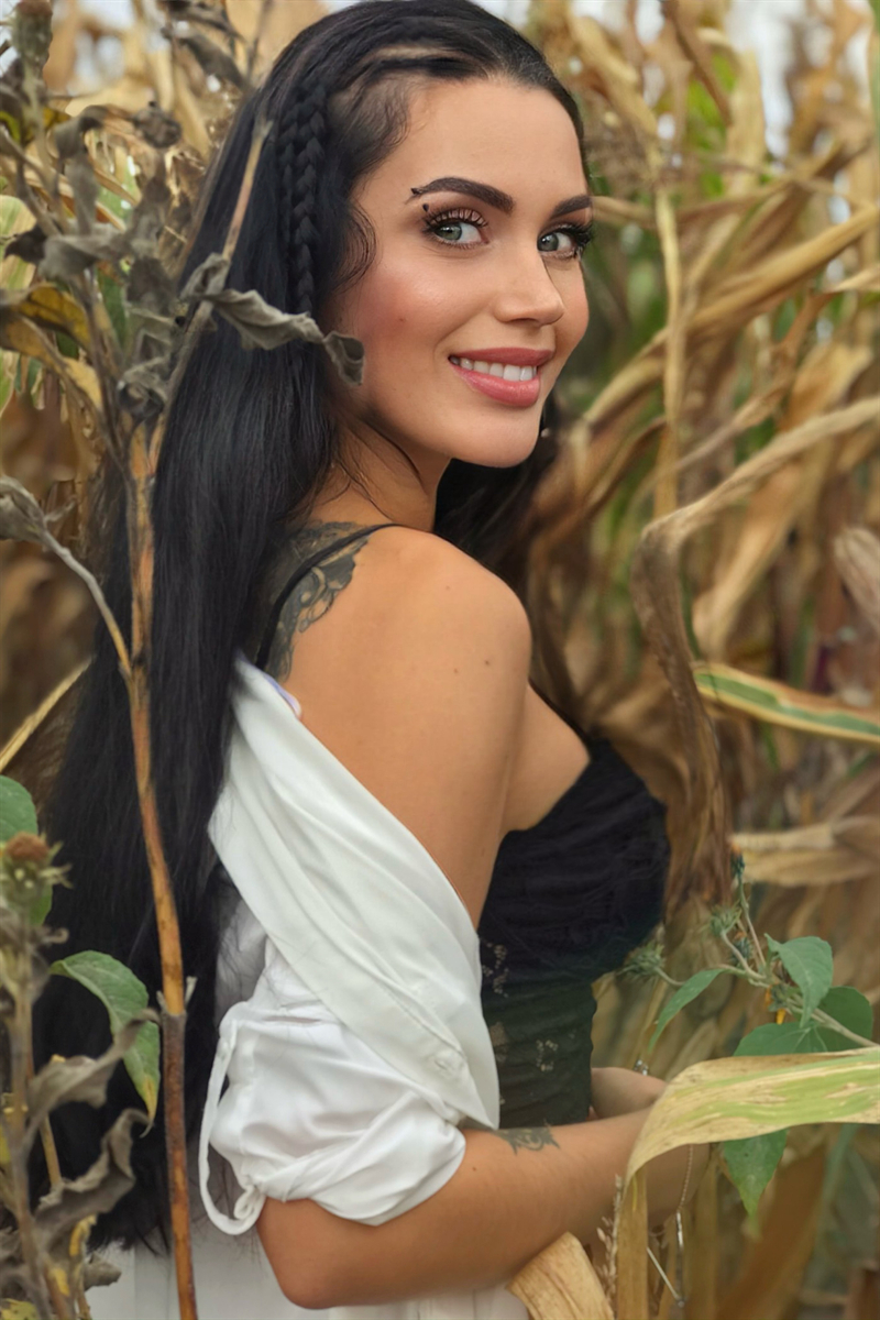 Beautiful Lydia (31 y.o.) from Chernigov with Black hair - ID 422855 ...