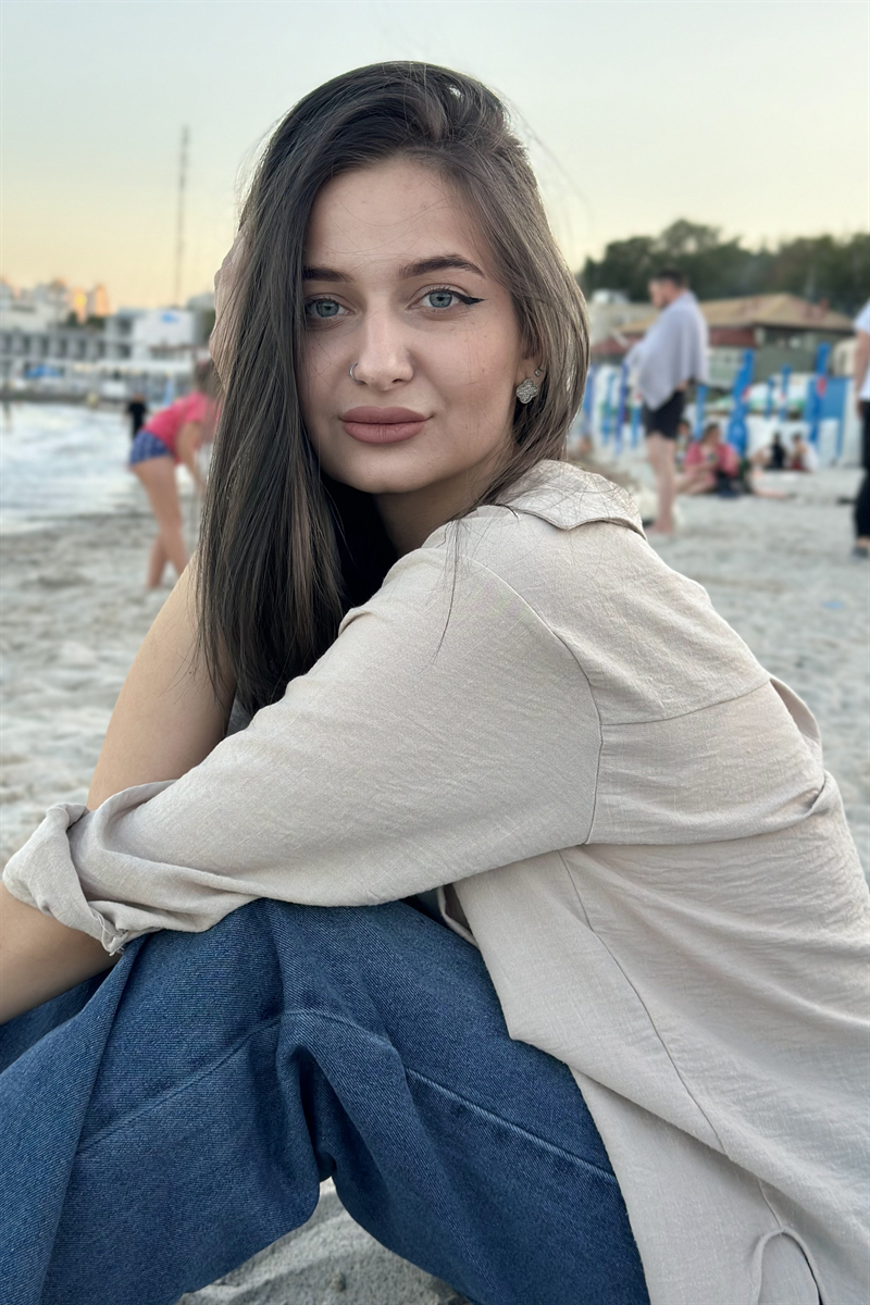 Wonderful Lesia (22 y.o.) from Odessa with Dark Brown hair - ID 498499 ...