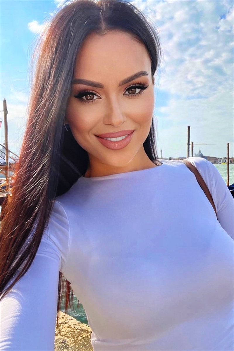 Czech girl Elena from Prague with Dark Brown hair 30yo - ID 913948 ...