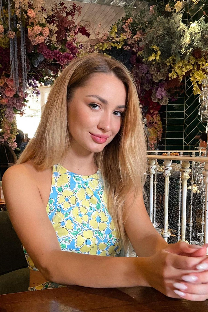 Beautiful Alina (25 y.o.) from Paris with Red hair - ID 131823 | LadaDate