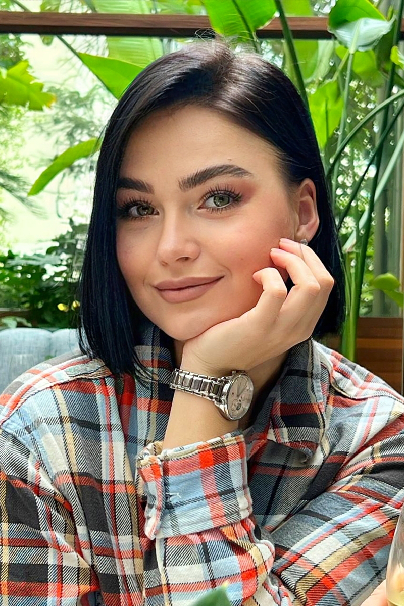 German girl Vladislava from Augsburg with Black hair 30yo - ID 957299 | LadaDate