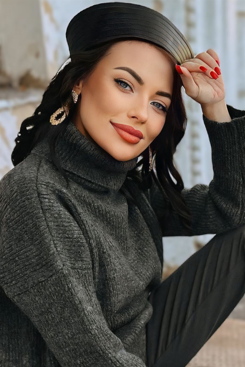 Wonderful Yulia (37 y.o.) from Marbella with Black hair - ID 694132 ...