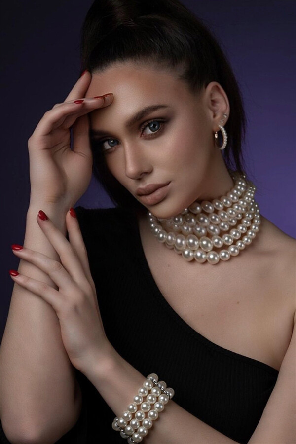 Charming Galina (31 y.o.) from Torino with Dark Brown hair - ID 685031 ...