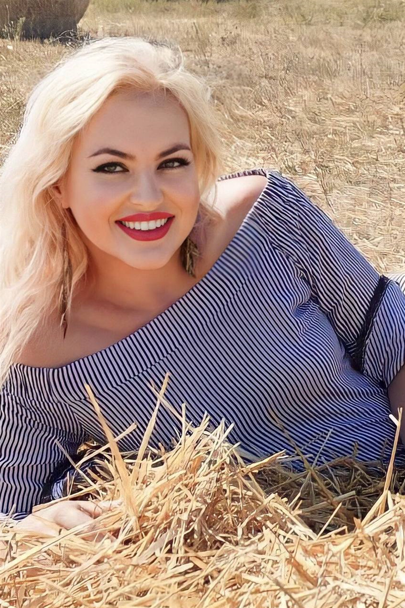 Beautiful Yulia 42 Y O From Kiev With Dark Brown Hair Id 491255