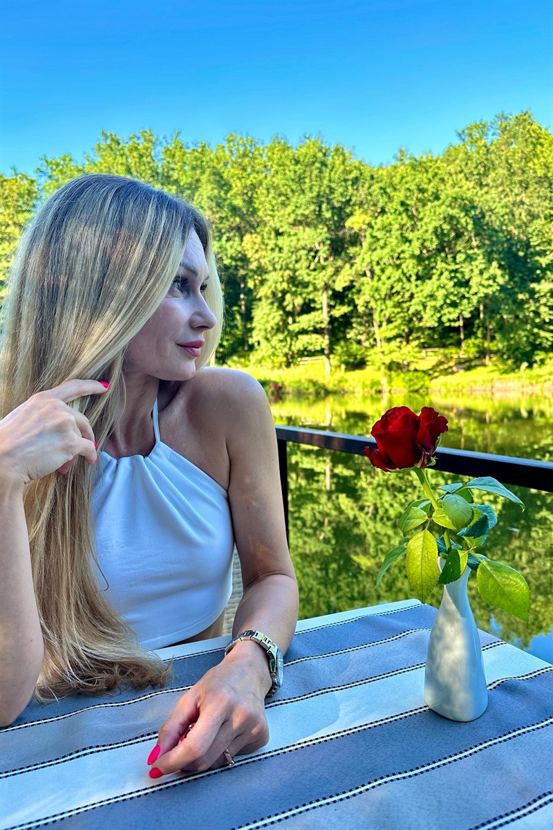 Beautiful Olga (47 y.o.) from Kharkov with Blonde hair - ID 245103 | LadaDate