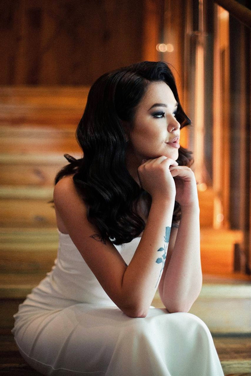 Beautiful Victoria (22 y.o.) from Kyiv with Dark Brown hair - ID 670461 ...