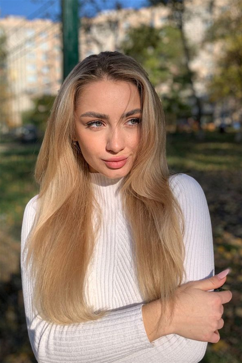 Beautiful Alina (25 y.o.) from Paris with Red hair - ID 131823 | LadaDate