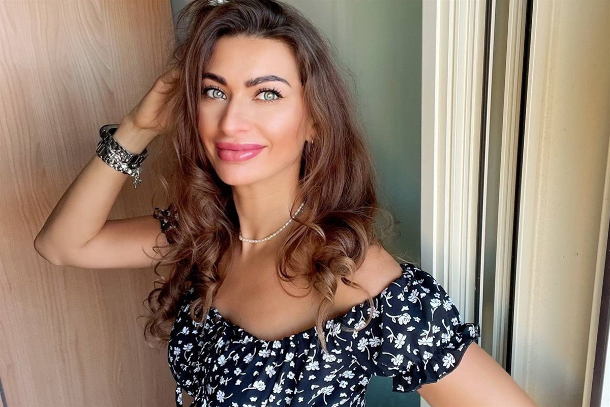 Beautiful Oleksandra (41 y.o.) from Trieste with Auburn hair - ID ...