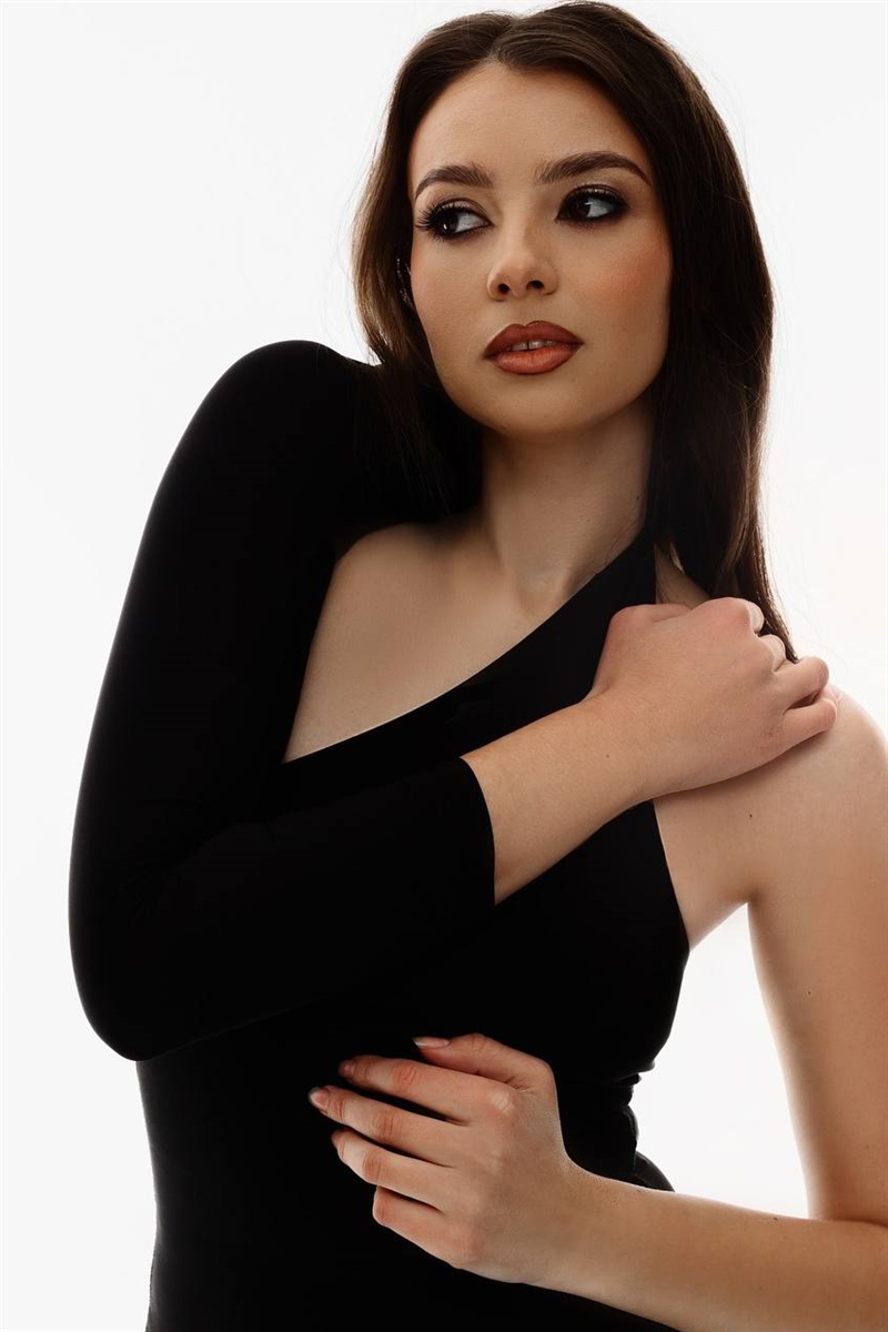 Beautiful Tatiana (26 y.o.) from Kharkov with Dark Brown hair - ID ...